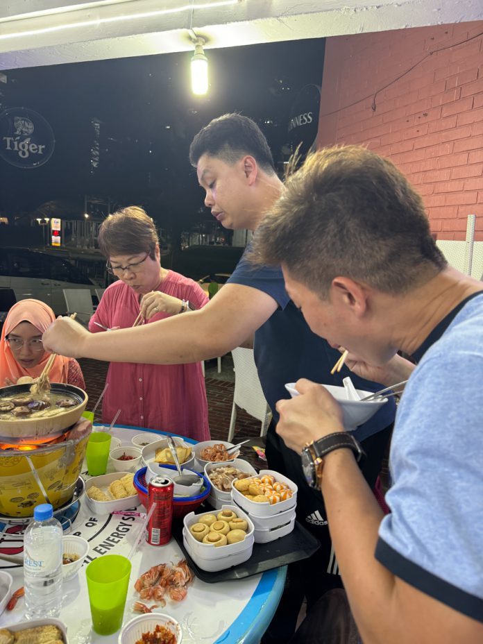 Singapore's First Halal Charcoal Claypot Prawn in Toa Payoh! - Little ...