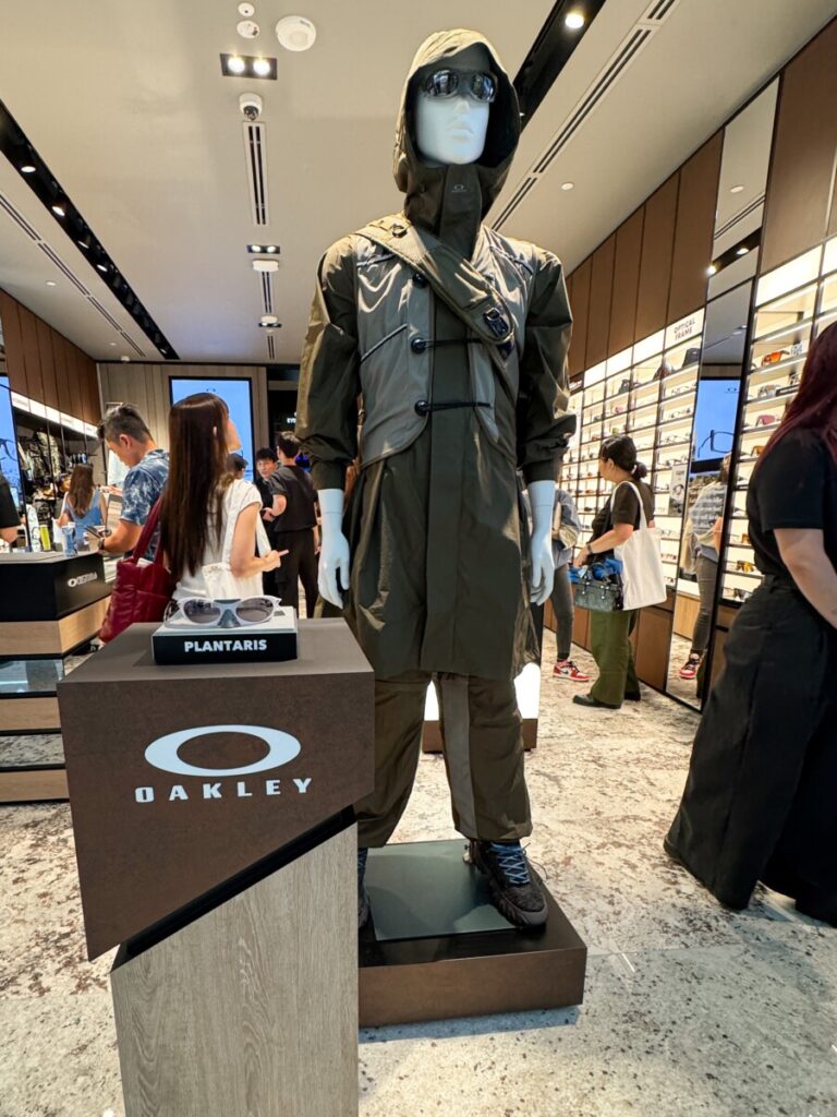 Oakley Premium Store with New and Exclusive Services at The Shoppes ...